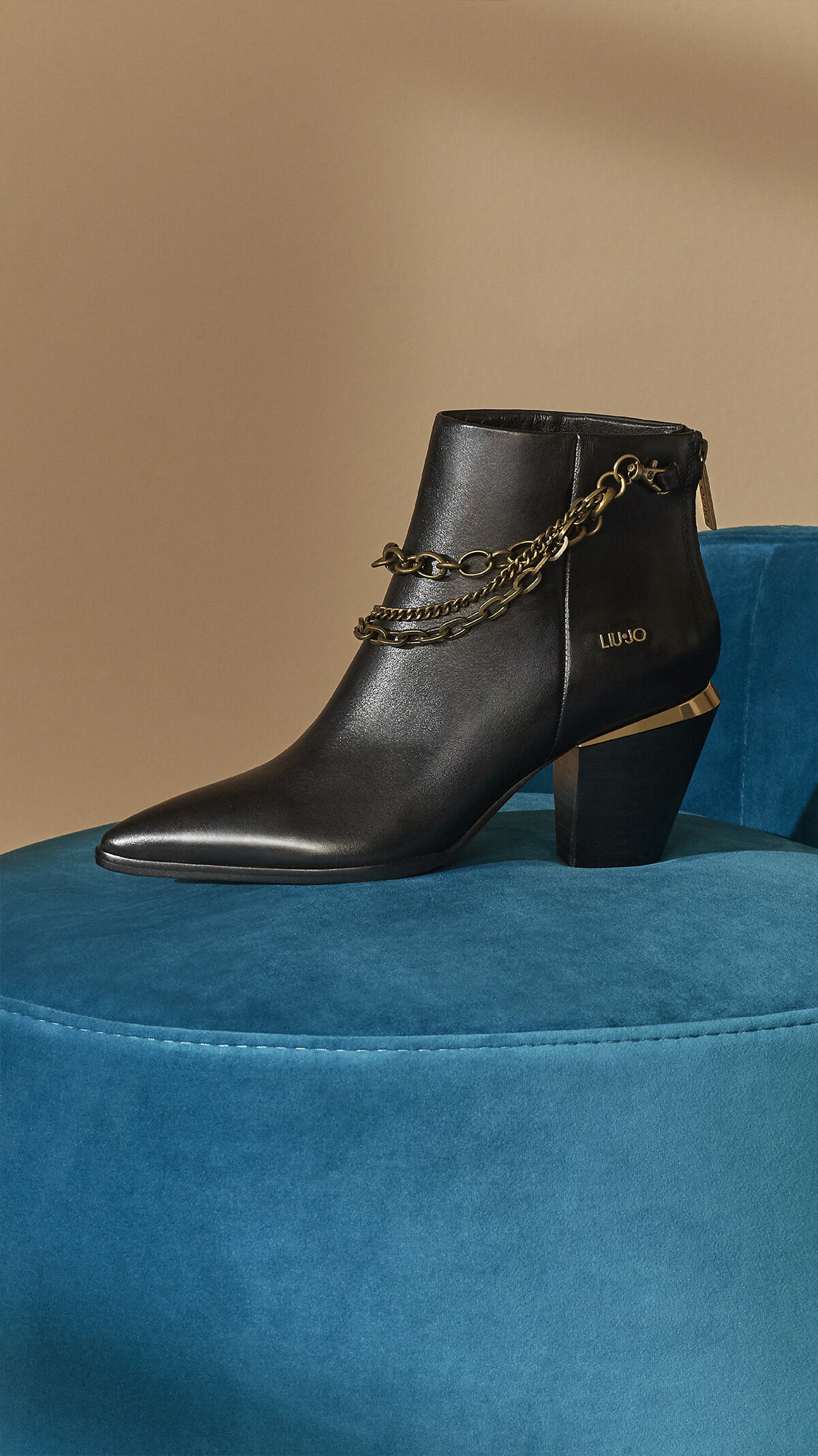 Liu Jo: Abbigliamento, Scarpe e Borse Donna e Uomo - Sito Ufficiale